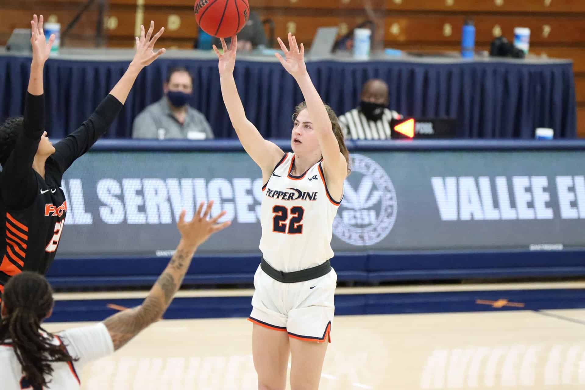 Kendyl Carson takes over third quarter for Pepperdine on her way to 13 ...