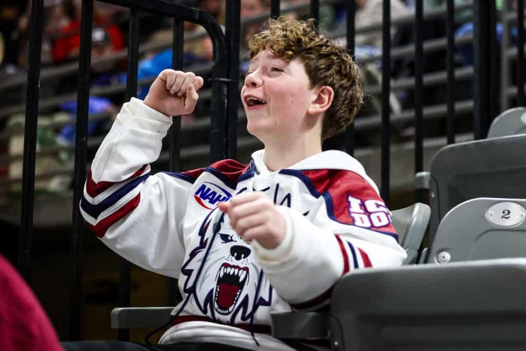 Fairbanks feasts on Anchorage’s defensive mistakes in 5-3 NAHL victory ...